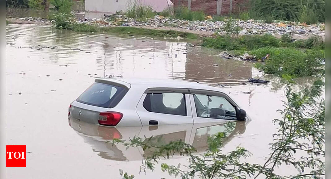 Floods in Delhi: Visuals of submerged areas in city as Yamuna swells ...