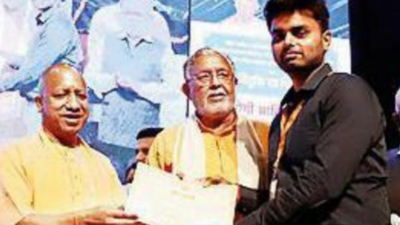 Those raising hue & cry over democracy causing max harm to it: Yogi Adityanath attacks Mamata ...