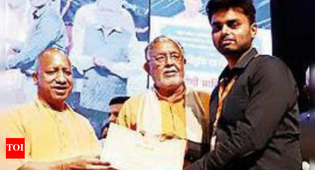 Those raising hue & cry over democracy causing max harm to it: Yogi Adityanath attacks Mamata ...