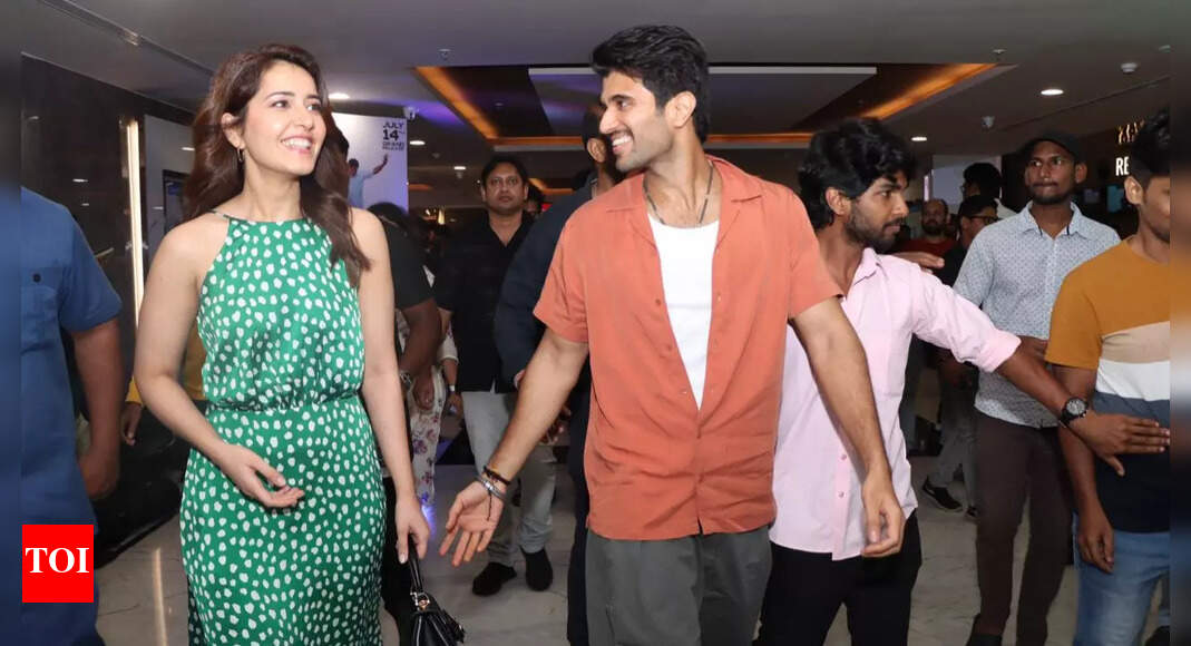 Video: Vijay Deverakonda graces premier show of brother Anand's film ...