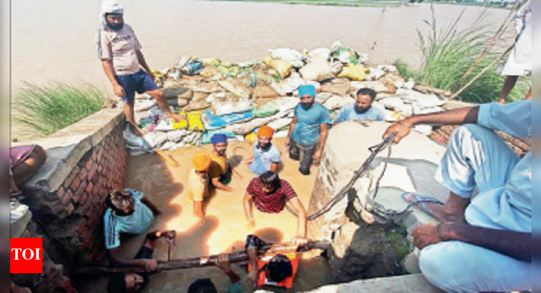 Security: Flood Waters Begin To Recede, But Leave Squalor & Stench ...