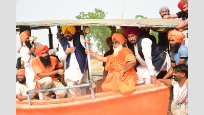 Punjab floods: CM Bhagwant Mann inspects breached embankments ...
