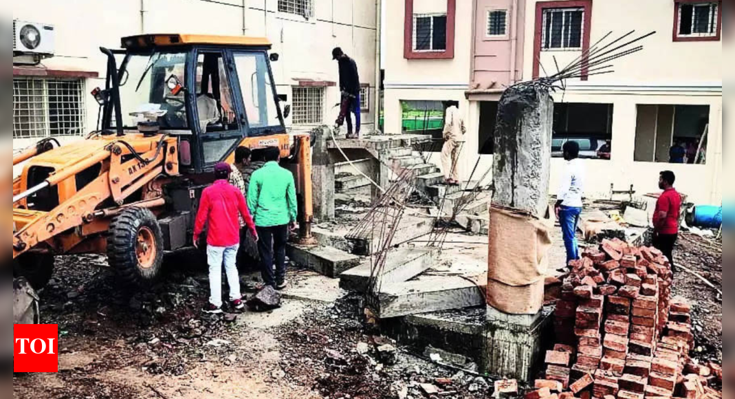 Pmc Razes Illegal Structure Near Afs’s Bomb Dump | Pune News - Times of ...