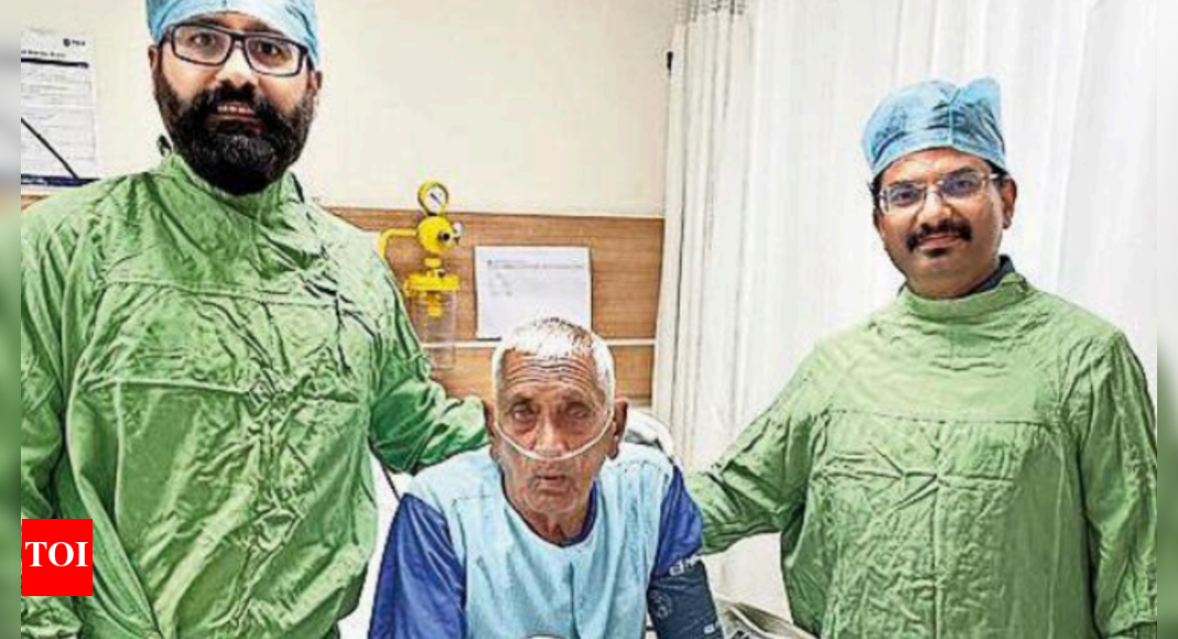 Bone stuck in elderly man's lung removed after 2 yrs | Ghaziabad News ...