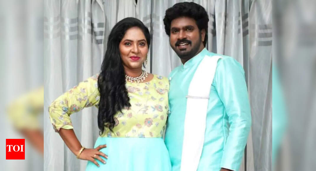 Television actor Thangadurai wishes his wife Aruna with a sweet note on ...