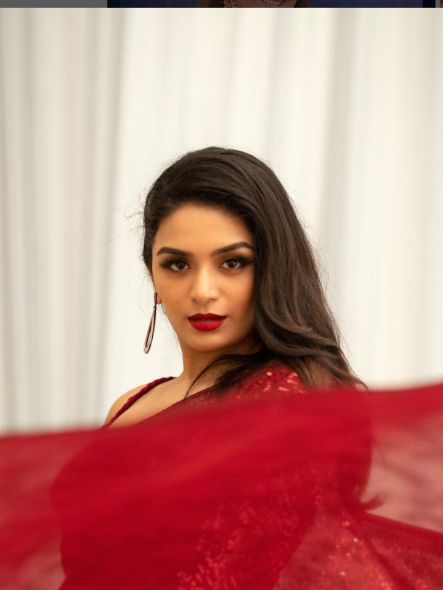 Aditi Shankar extruding radiance in red | Times of India
