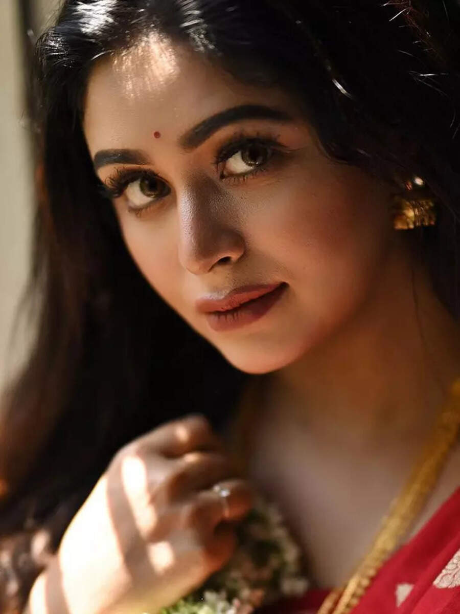 Ritabhari Chakraborty mesmerises, radiating elegance in a diverse array ...