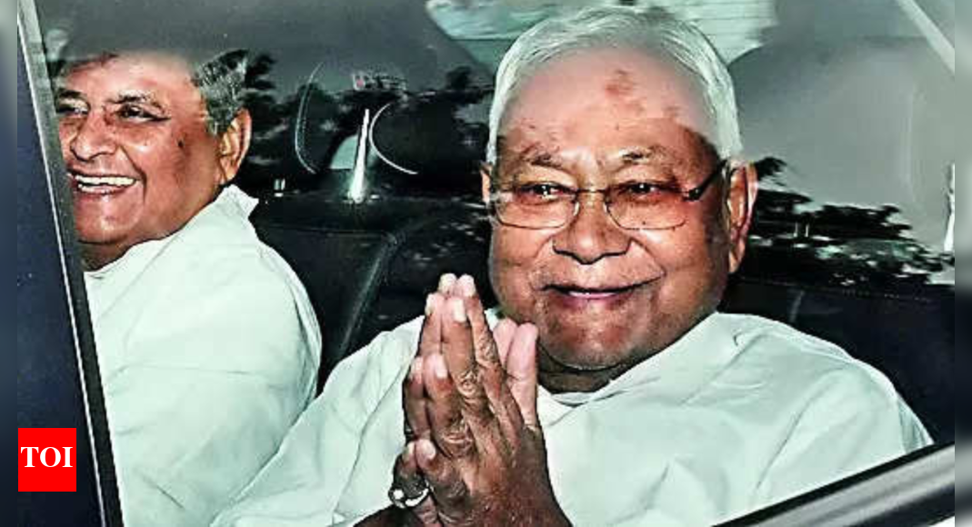 Nitish Kumar, Lalu Prasad attend Congress dinner, to play key roles in ...