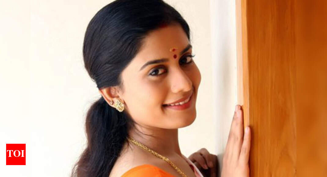Sonal Devraj to debut in Mollywood | Tamil Movie News - Times of India