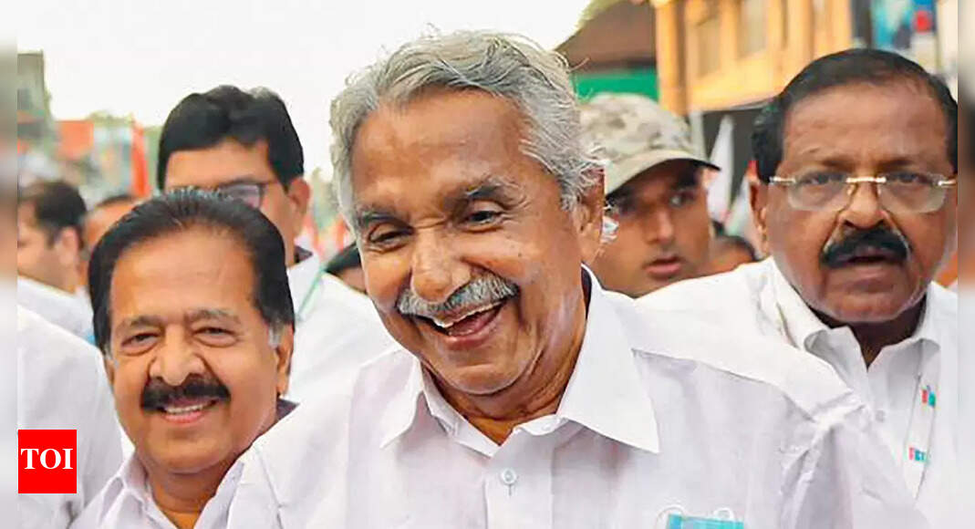 Oommen Chandy News: Former Kerala Chief Minister Oommen Chandy A ...