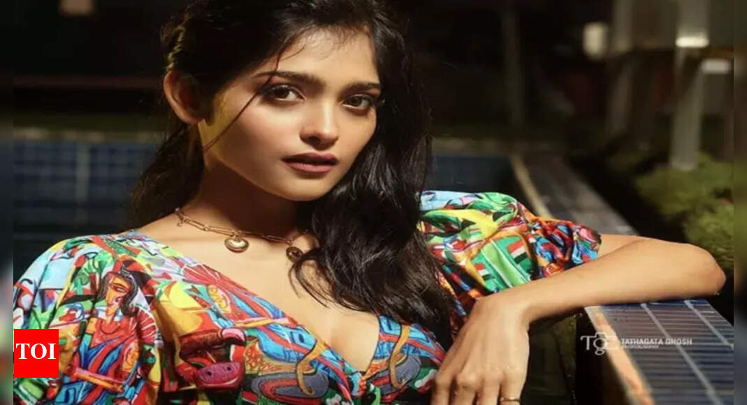 Anusha Viswanathan in Parambrata Chattopadhyay, Rudranil Ghosh and Raima Sen’s ‘Hawa Bodol 2 ...