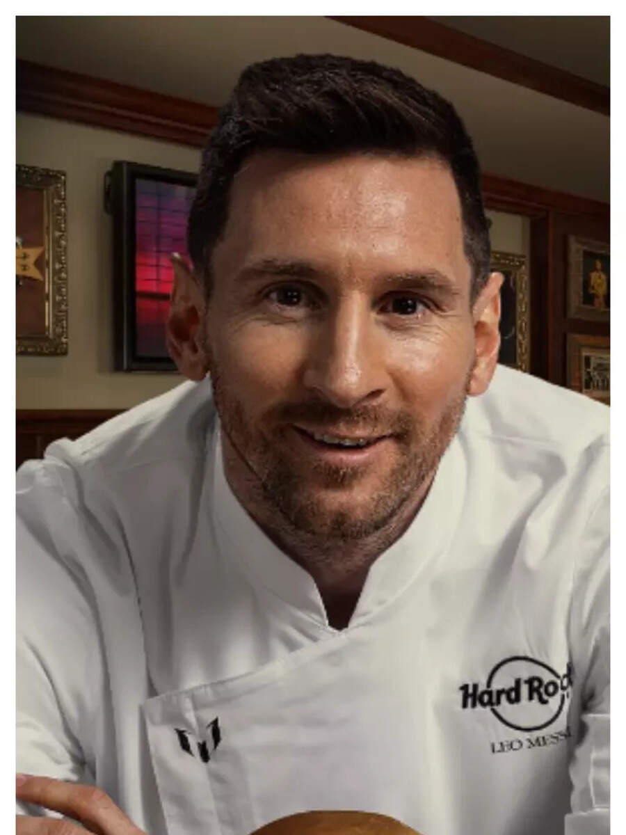 Legendary footballer Lionel Messi makes a new Chicken Sandwich and we ...