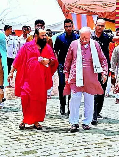 Bhagwat Meets Hathiyaram Mutt Chief In Ghazipur | Varanasi News - Times of India