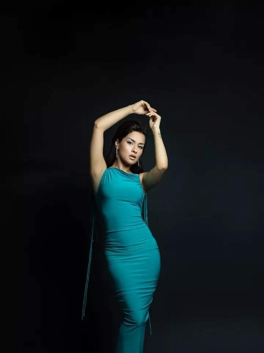 Avneet Kaur commands attention in a ruched teal bodycon gown ...
