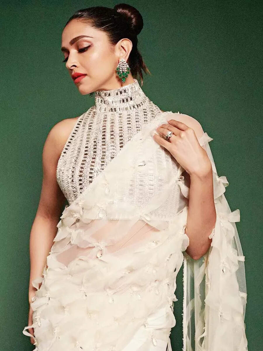 Deepika Padukone makes hearts skip a beat in exquisite saree at Manish ...