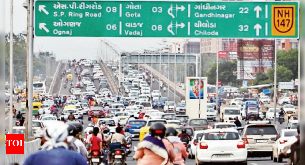 No signage to stop commuters from halting on six flyovers | Ahmedabad ...