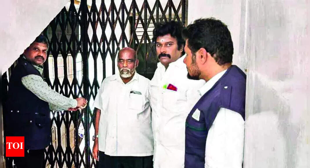 School Kitchen Sealed After Hostel Students Fall Sick | Trichy News ...