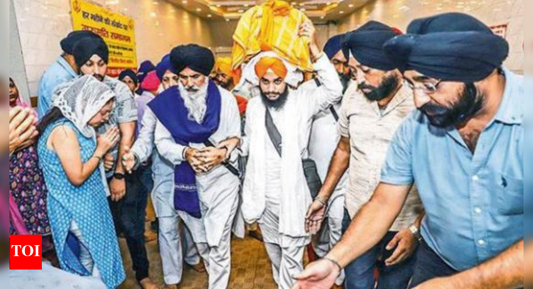 3rd Sikh Guru’s ‘jodas’ Brought To City,devotees Make A Beeline For ...