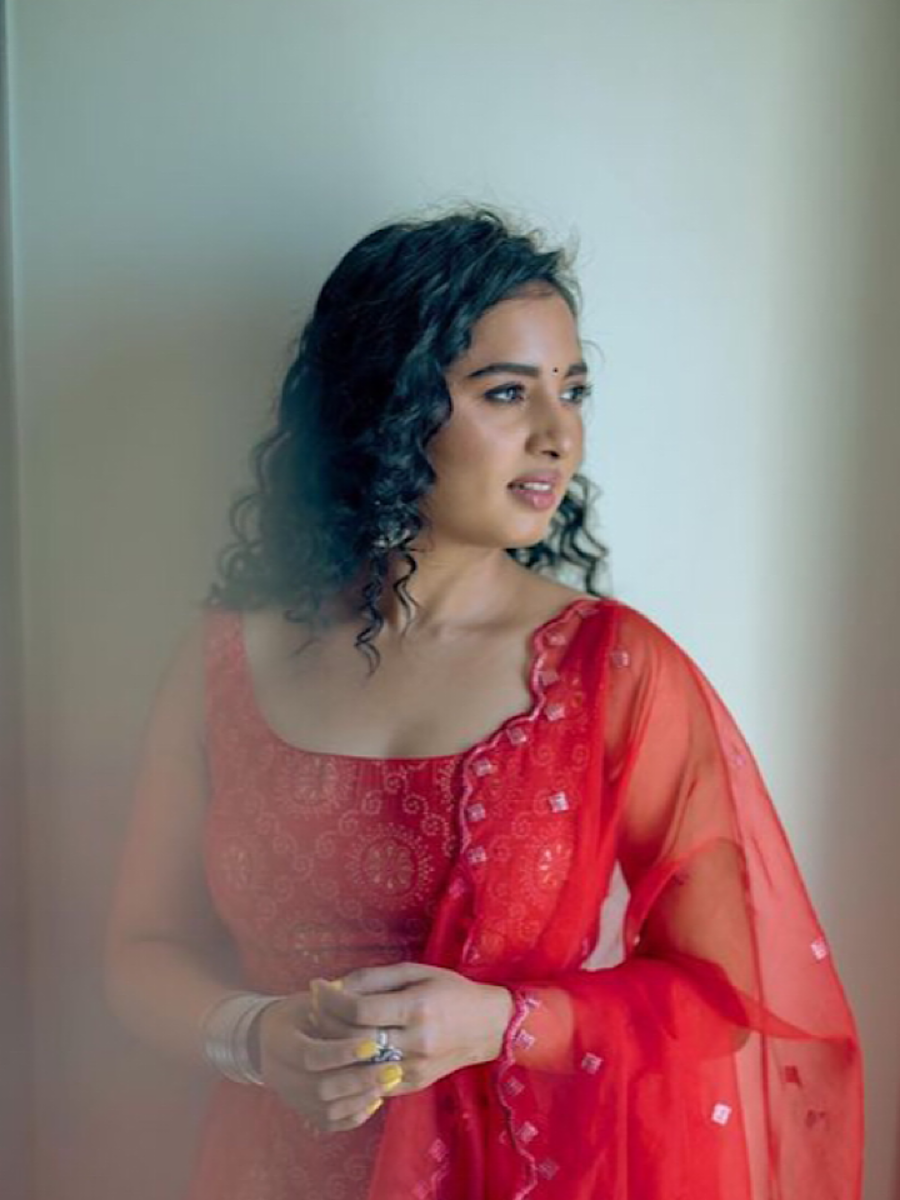 Srushti Dange dazzles like a diva in glamorous outfits | Times of India