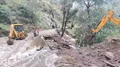 Heavy rains: Amarnath Yatra halted at Ramban, 54 more families relocated in Akhnoor; cloudburst ...