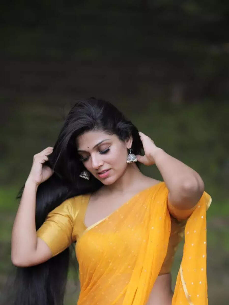 Avantika Mohan Sets The Fashion Bar High In This Yellow Saree Times Of India