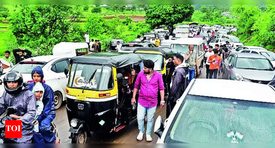 Heavy Tourist Movement Congests Roads In And Around Trimbakeshwar ...