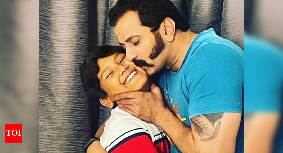 TV actor Jithan Ramesh enjoys paragliding with son; watch - Times of India