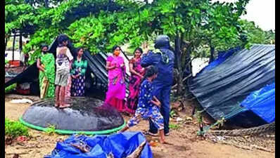 Rain Brings Misery For Coracle Fishermen | Mangaluru News - Times of India
