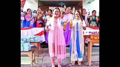 Relief Camp Inmates Make And Sell Phenyl, Detergent | Imphal News ...