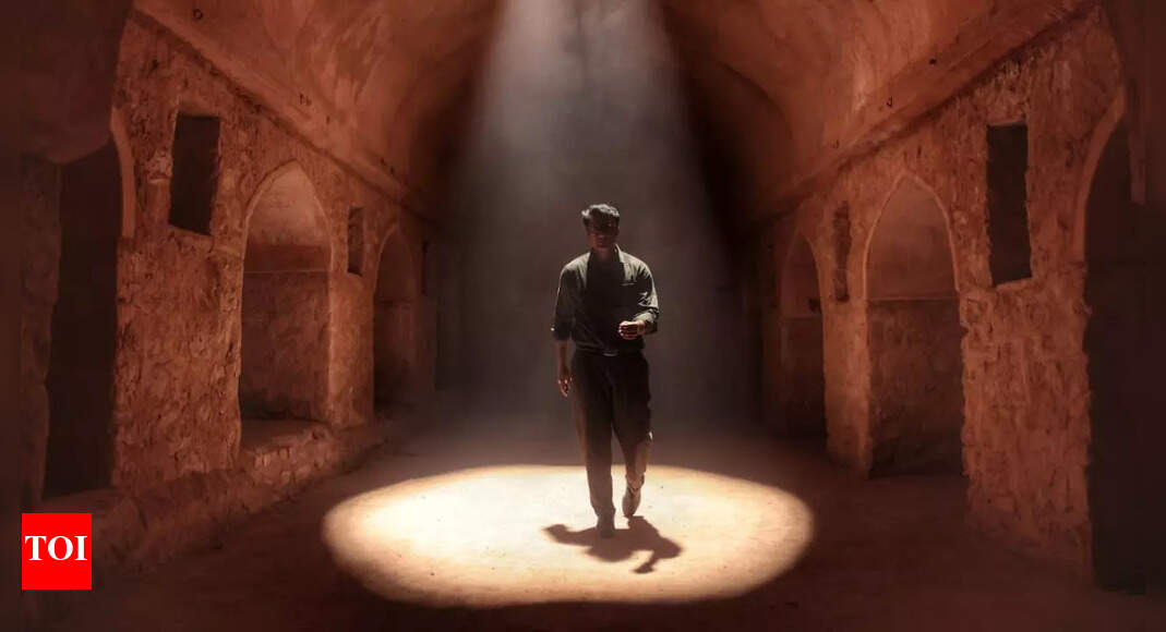 'Byomkesh O Durgo Rahasya' trailer: Deb debuts as Byomkesh, promises a ...