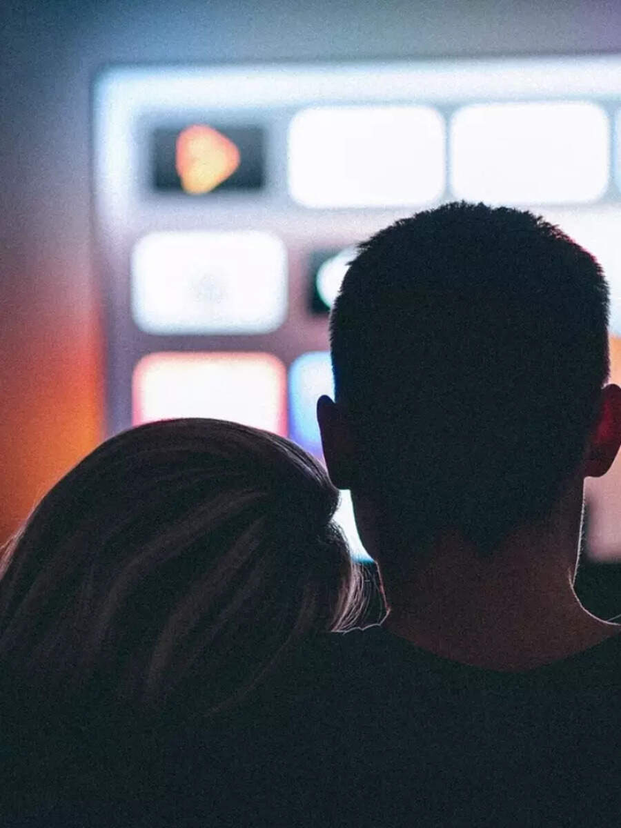 8 signs you feel safe with someone | Times of India