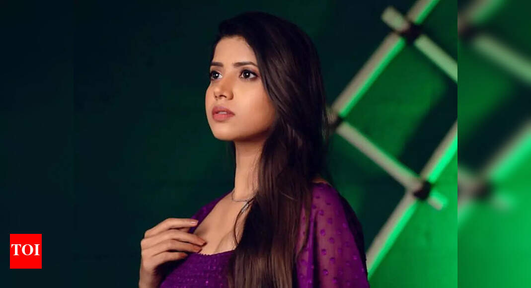 Actress Swetha Khelge shares a BTS video of her recent shoot from ...