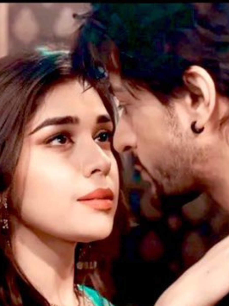 Shalin Bhanot and Eisha Singh’s chemistry in Bekaaboo is unmissable ...