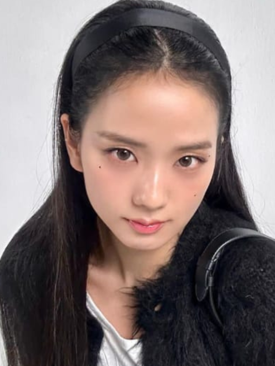 BLACKPINK’s Jisoo Holy Grail Skincare Tips For Ethereal Glow | Zoom TV