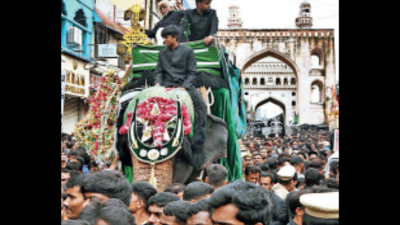 Thousands mourn martyrdom of Imam Hussain on 10 Muharram | Hyderabad ...