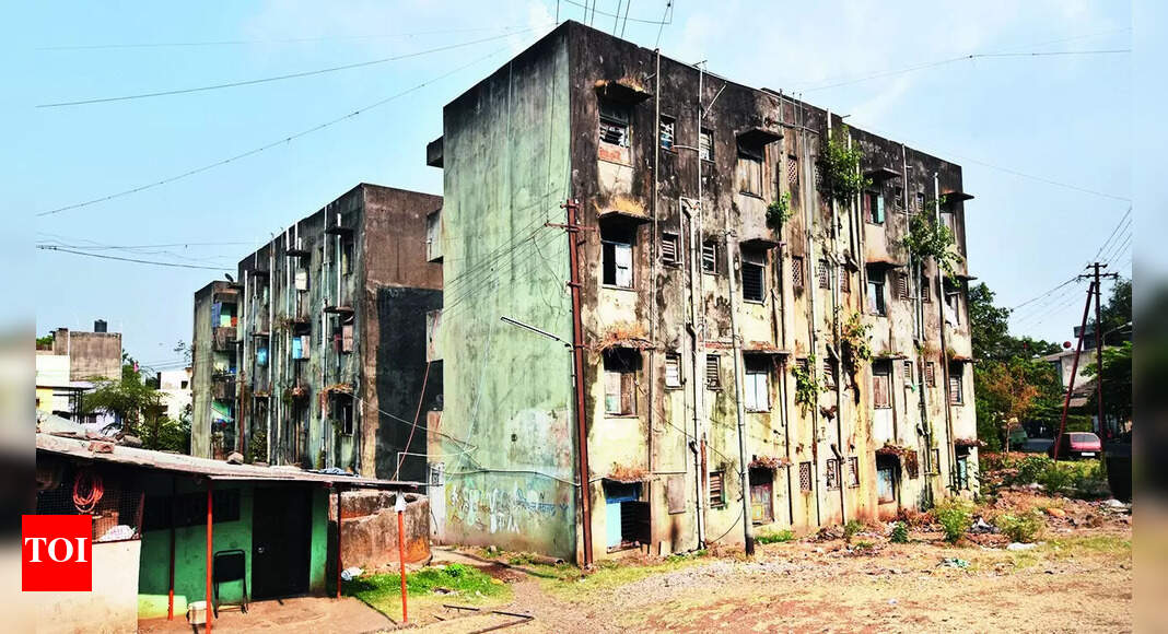 Kamgar Chal: Evacuate Dilapidated Kamgar Chal Building By July 31: Kmc ...