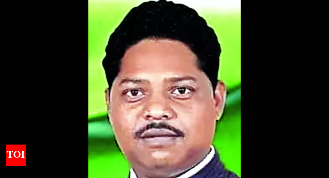 Murder Investigation: Cpm Leader Subhas Munda Murder: Cops Examine His ...