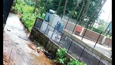 WRD officials inspect encroachments along Kapileshwari nullah | Goa ...