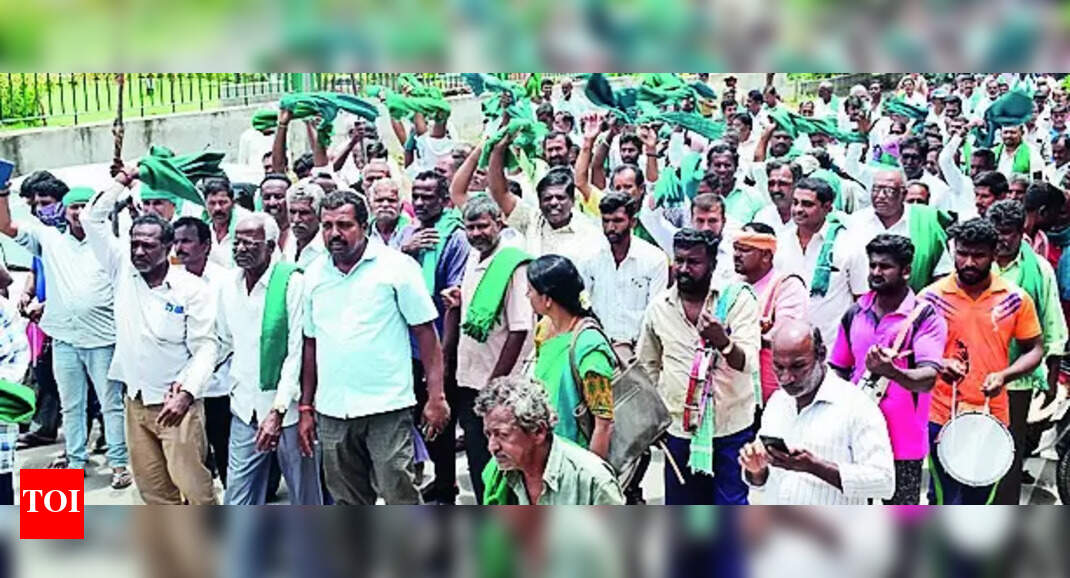 Protest: Farmers Demand Frp Of ₹4,500 Per Tonne Of Cane | Mysuru News ...