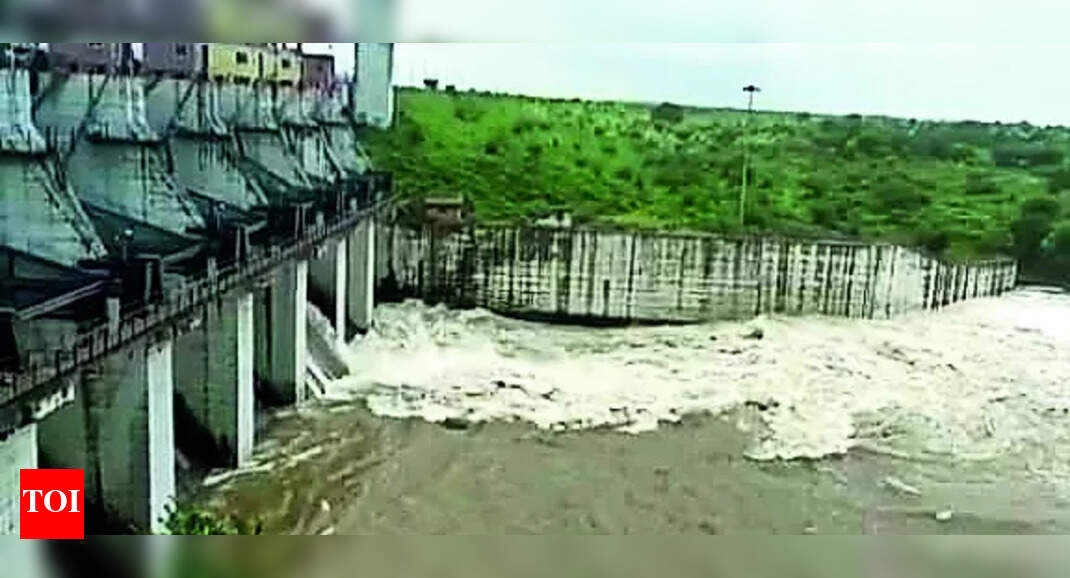 Veda dam gate opens due to snag, narrow escape for 17 villages | Indore ...