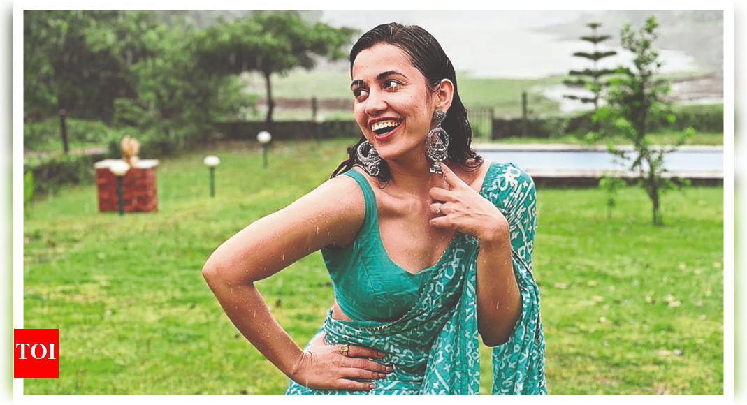 TV is a challenging medium, but I feel at home working in TV: Esha Kansara - Times of India