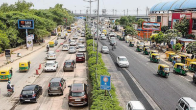 Noida Link Road: Work starts to fix Noida Link Road in front of ...