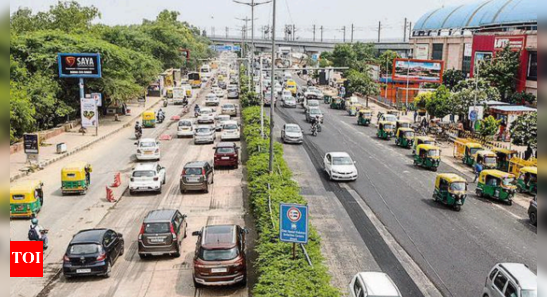 Noida Link Road: Work starts to fix Noida Link Road in front of ...