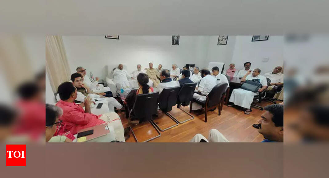 Manipur: Opposition leaders meet President Murmu on Manipur issue ...
