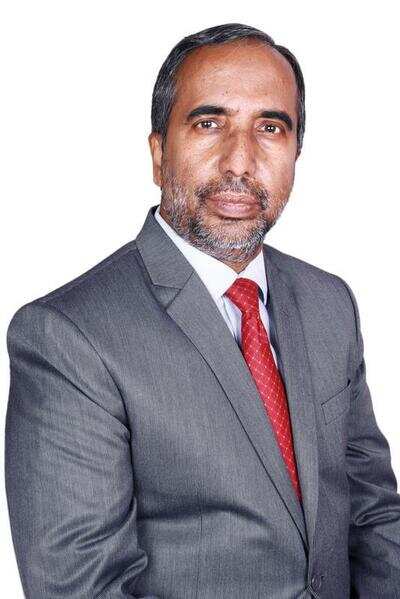 Don’t meddle, middle rung. Give free hand to juniors - Times of India