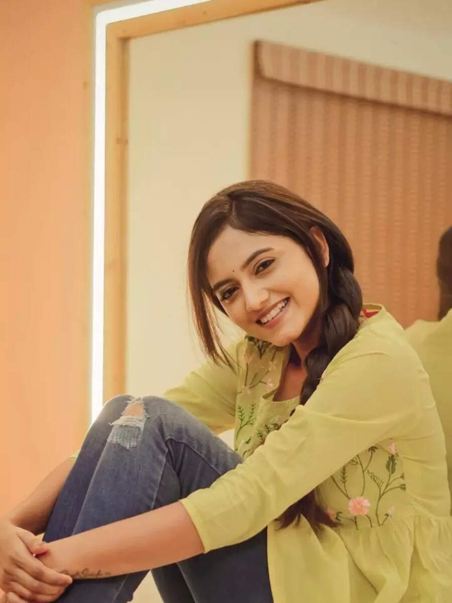 Easy-breezy pictures of Naagapanchami actress Darshini Gowda | Times of India