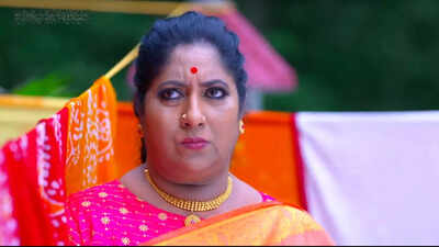 Manimuthu: Jayamohini is suspicious of Krishna and Radhika - Times of India