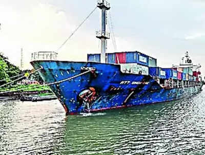 Flood Tide: Cargo Ship Refloats At First Flood Tide | Kolkata News ...