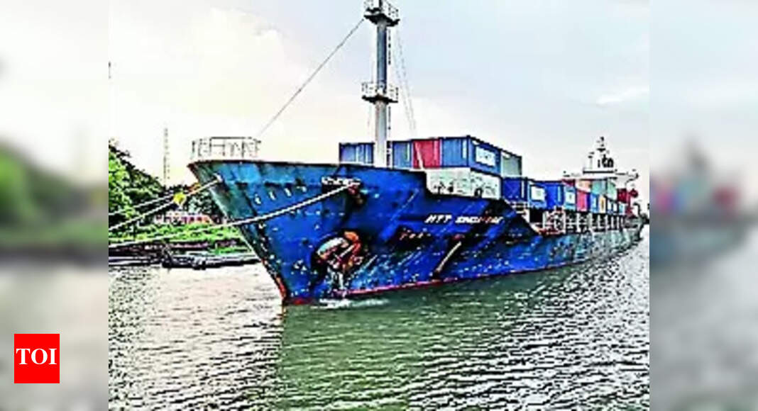 Flood Tide: Cargo Ship Refloats At First Flood Tide | Kolkata News ...