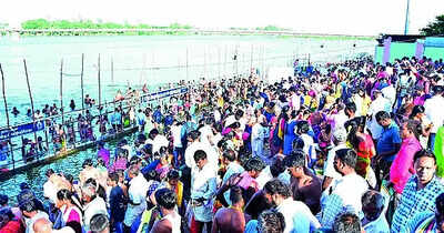 River: Thousands Celebrate Aadi Perukku, Greet Cauvery | Trichy News ...